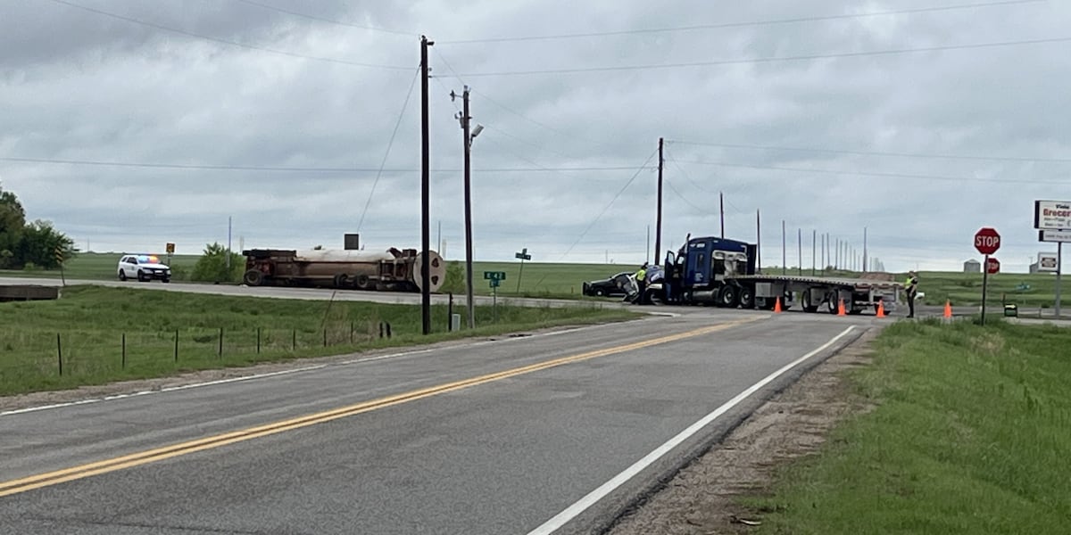 2 Semis Involved In Crash Near Viola